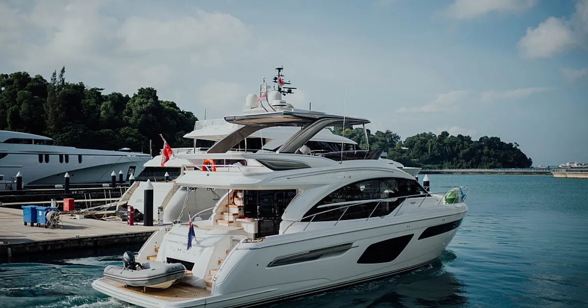 Mastering yacht formal attire: style and etiquette on board